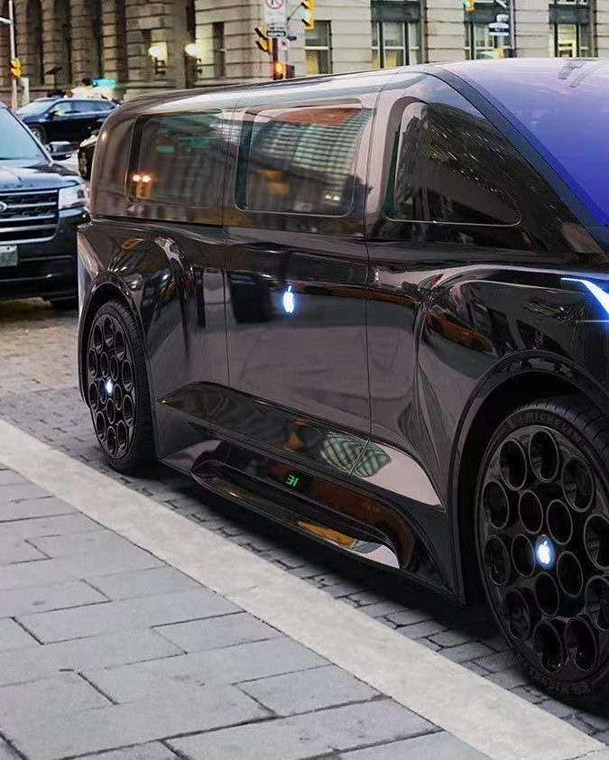 英国街头出现苹果MPV实车 造型有些像“高铁动车” _团车网