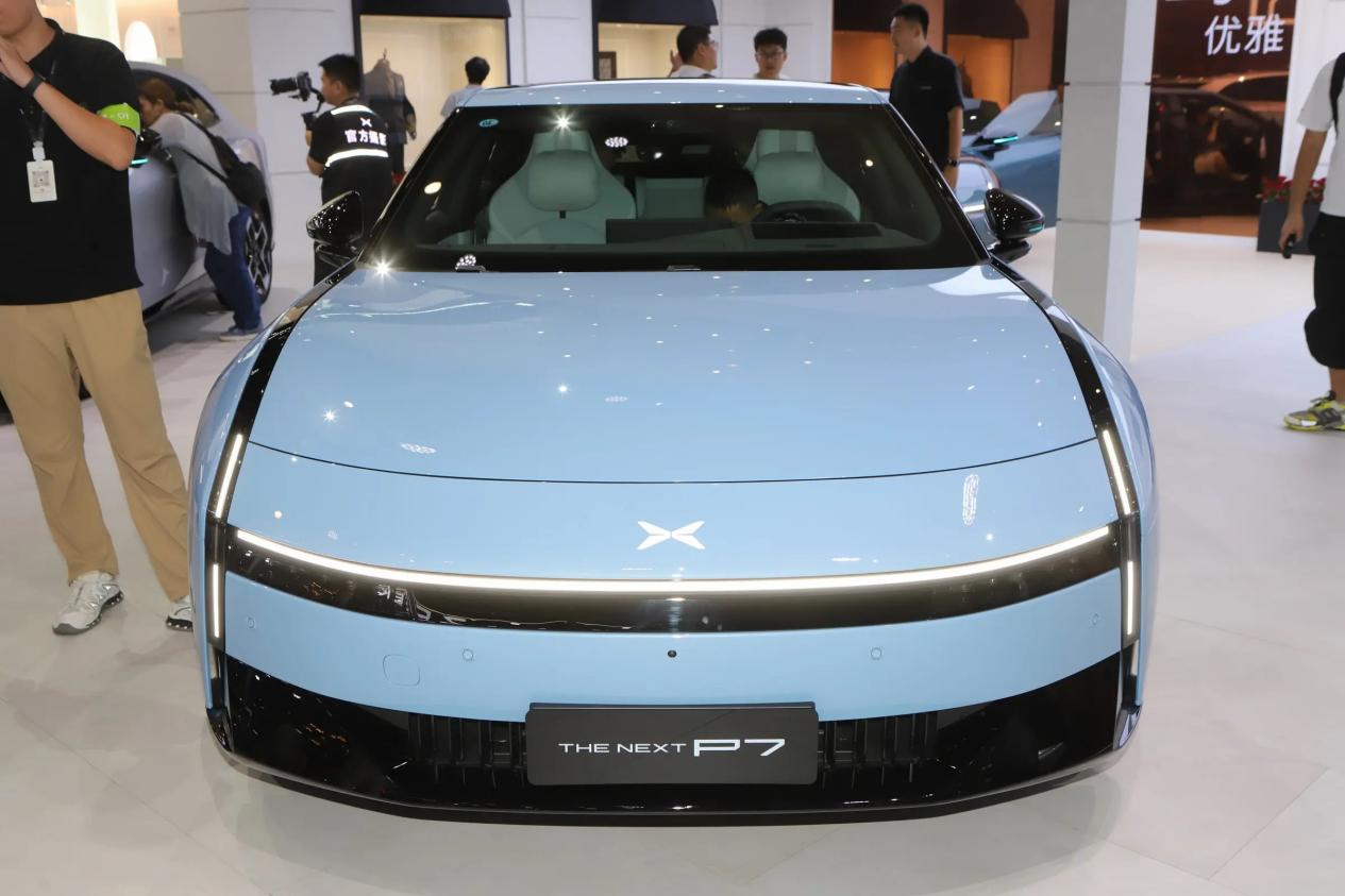 标配800V平台+双腔空悬，全新小鹏P7能抢走小米SU7多少订单？-爱卡汽车爱咖号