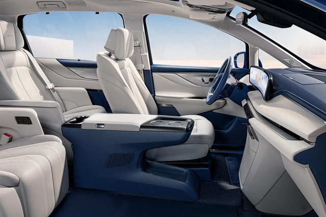 全新别克GL8插混版实车现身，配冰箱+彩电，搭397马力+续航1370km-车市号