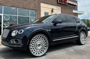 4.0T+8AT，轴距3米，超奢SUV换26英寸大脚，依旧帅呆了！-车市号