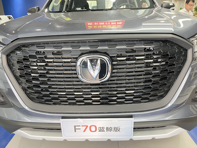 车长5米6 2.0T+8AT加持 堪称真正的商用大皮卡 实拍长安F70蓝鲸版-车市号