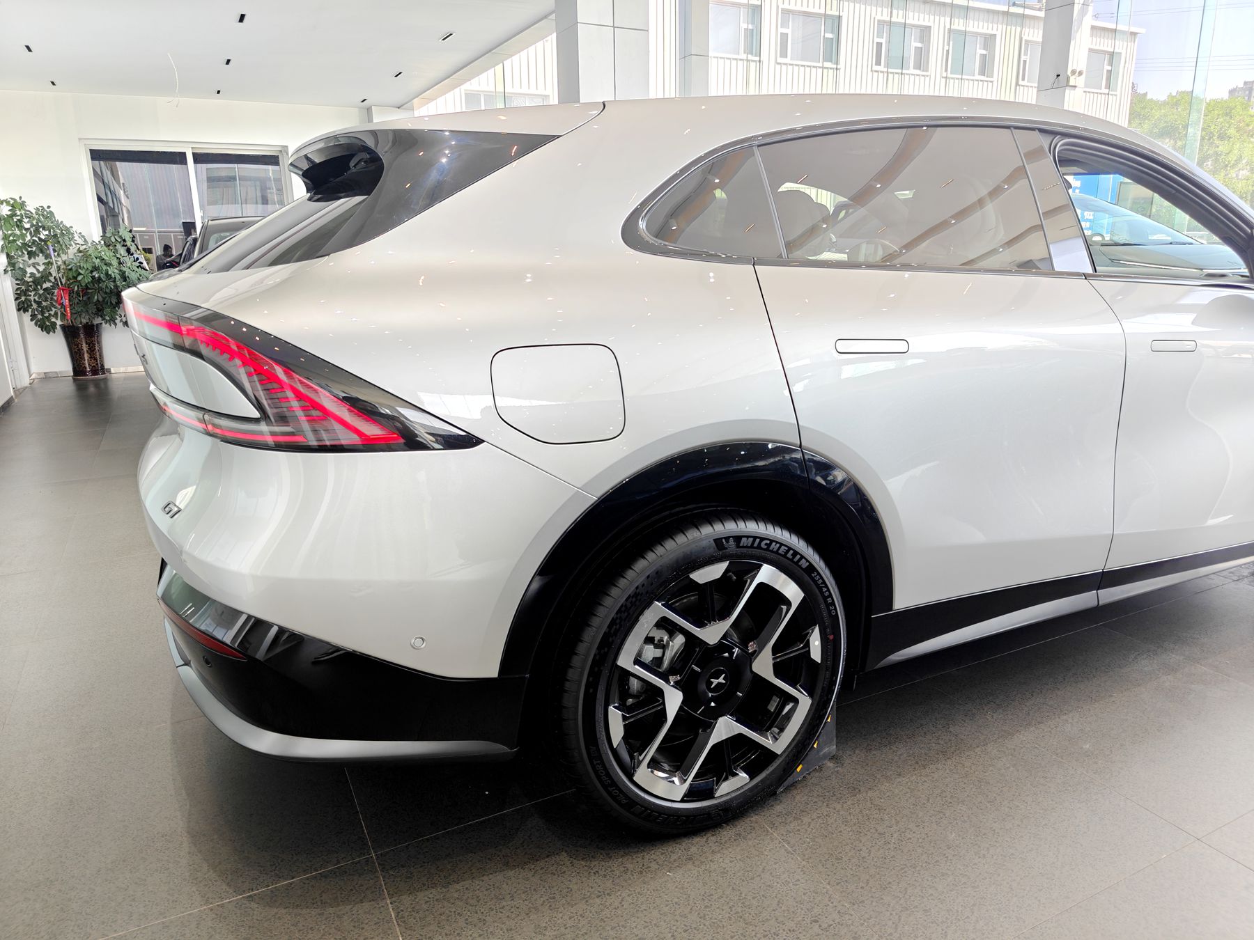 探店小鹏 G7 现场实录：为什么说 G7 是 25 万级 SUV 的 “细节控天花板”-车市号